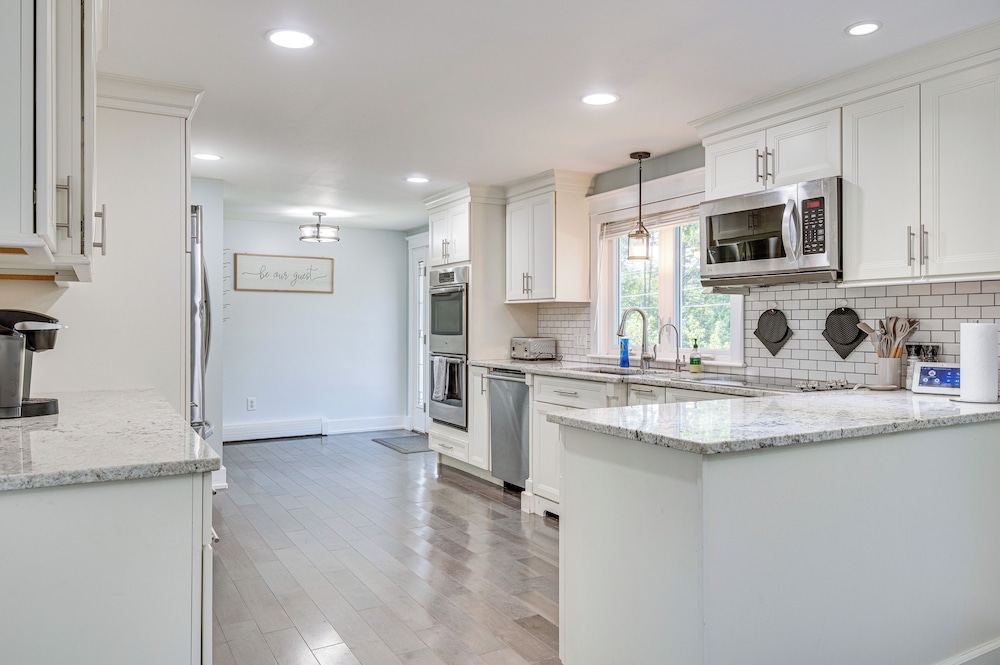 Golf, Hike & Explore: Family Home In Pembroke! - コンコード, NH