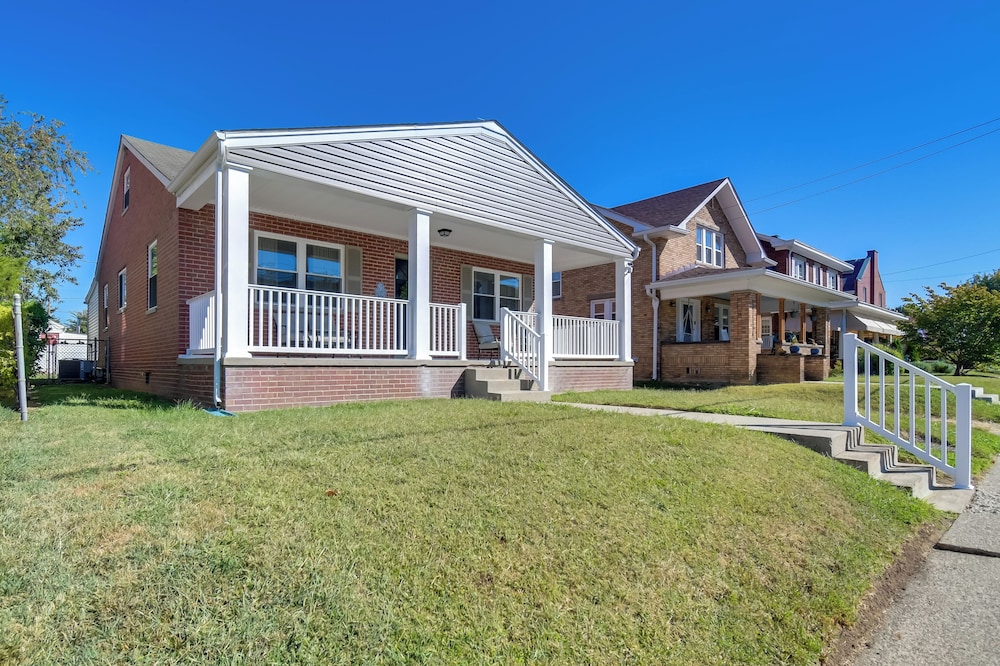 Walk To Ritter Park: Renovated Home Near Marshall! - Huntington, WV