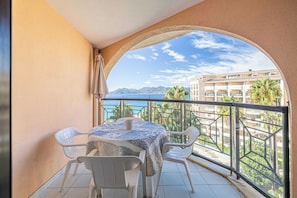 Apartamento | Opções para refeição ao ar livre