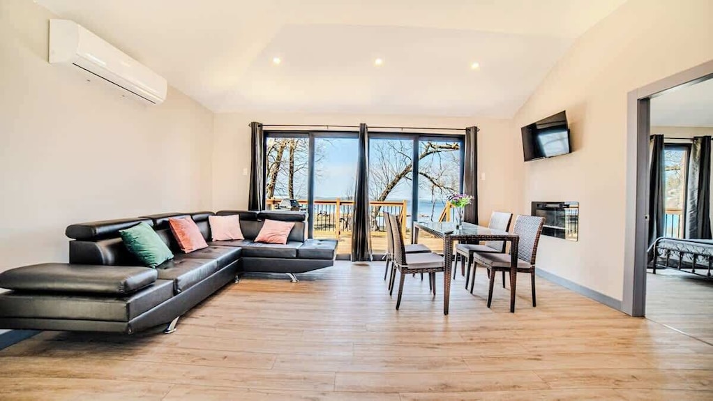 2-bedroom Lake Front Cottage In Harwood, On #2 - Ontario