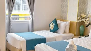 Quarto casal ou duplo luxo, vista para a cidade | Ferros/tábuas de passar roupa, Wi-Fi de cortesia