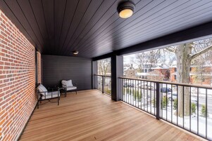 Quarto, banheira adaptada, sacada | Terraço/pátio