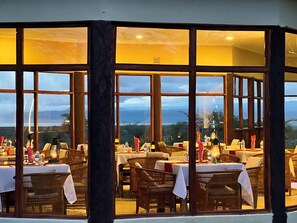 Café da manhã com buffet grátis todos os dias