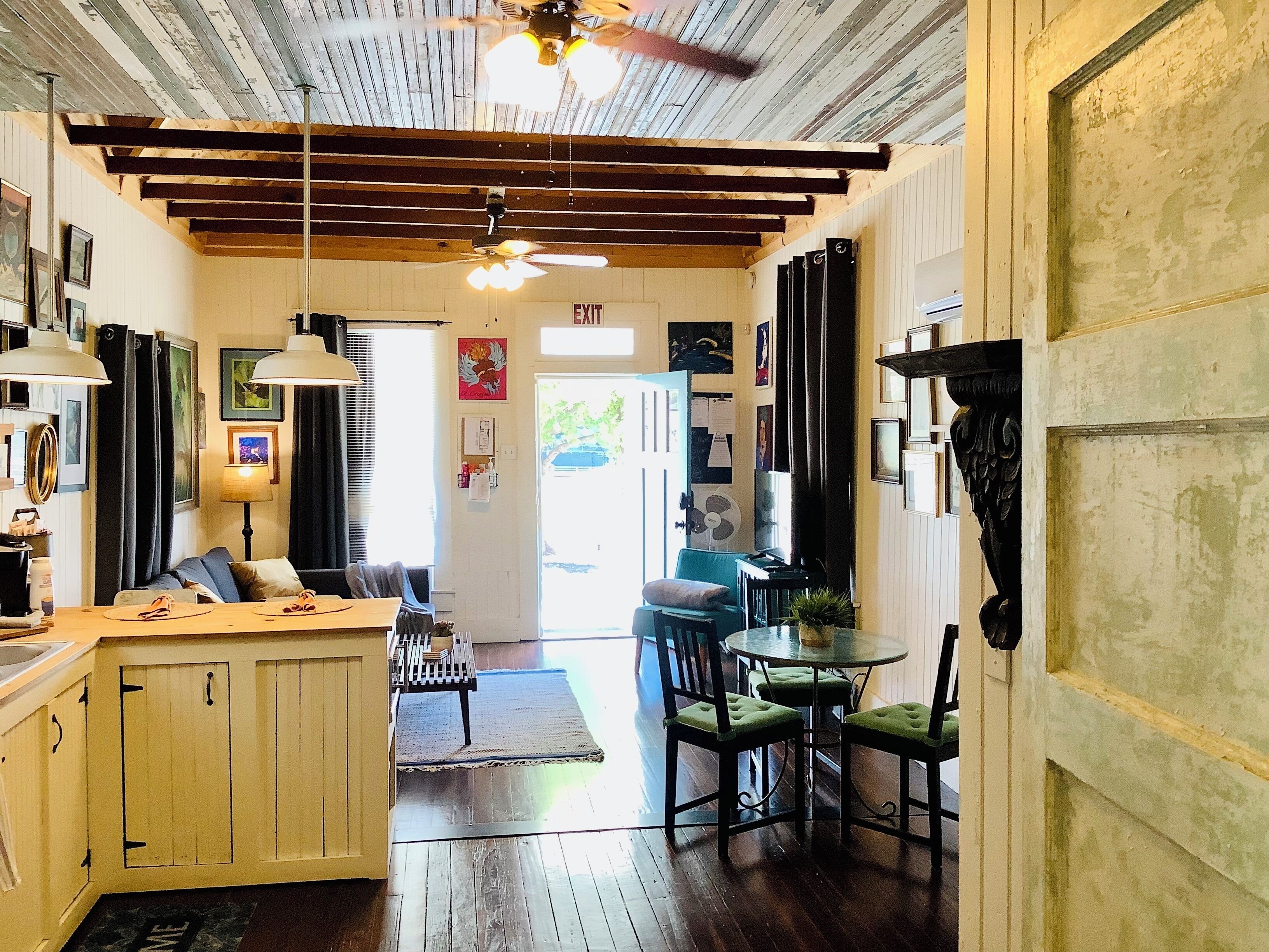 Downtown Cottage Near River & Alamodome - Free Parking - San Antonio Zoo, San Antonio