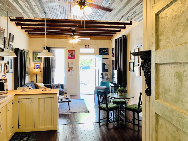 Downtown Cottage Near River & Alamodome - Free Parking - San Antonio Zoo, San Antonio