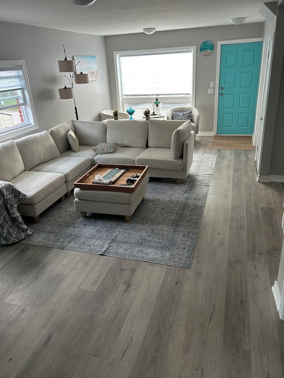 Elmwood Coast&hearth Retreat- Large Deck + Bar + Firepit 5 Min Walk To The Beach - Fort Erie