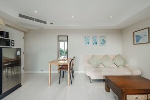 Apartamento, varanda, Vista para a cidade | Sala de estar