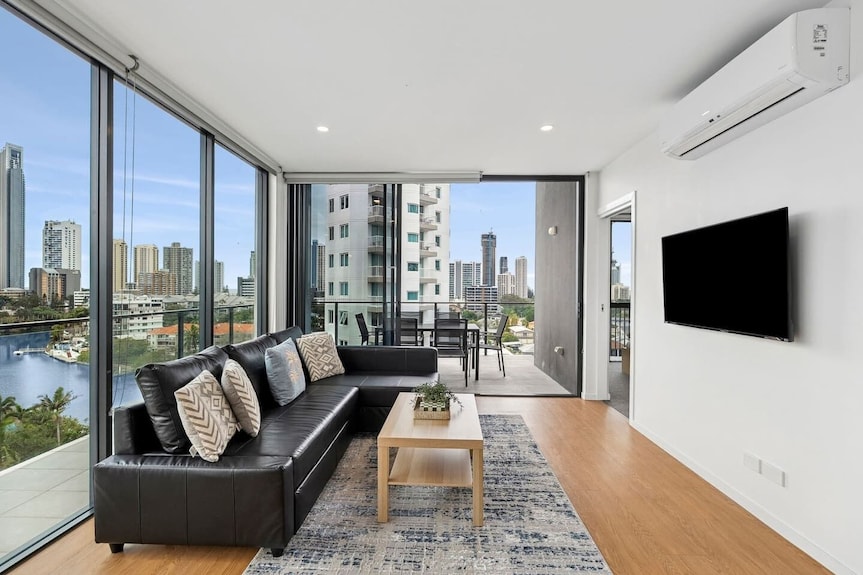 Skyline Serenity - Modern Escape + Stunning Views -