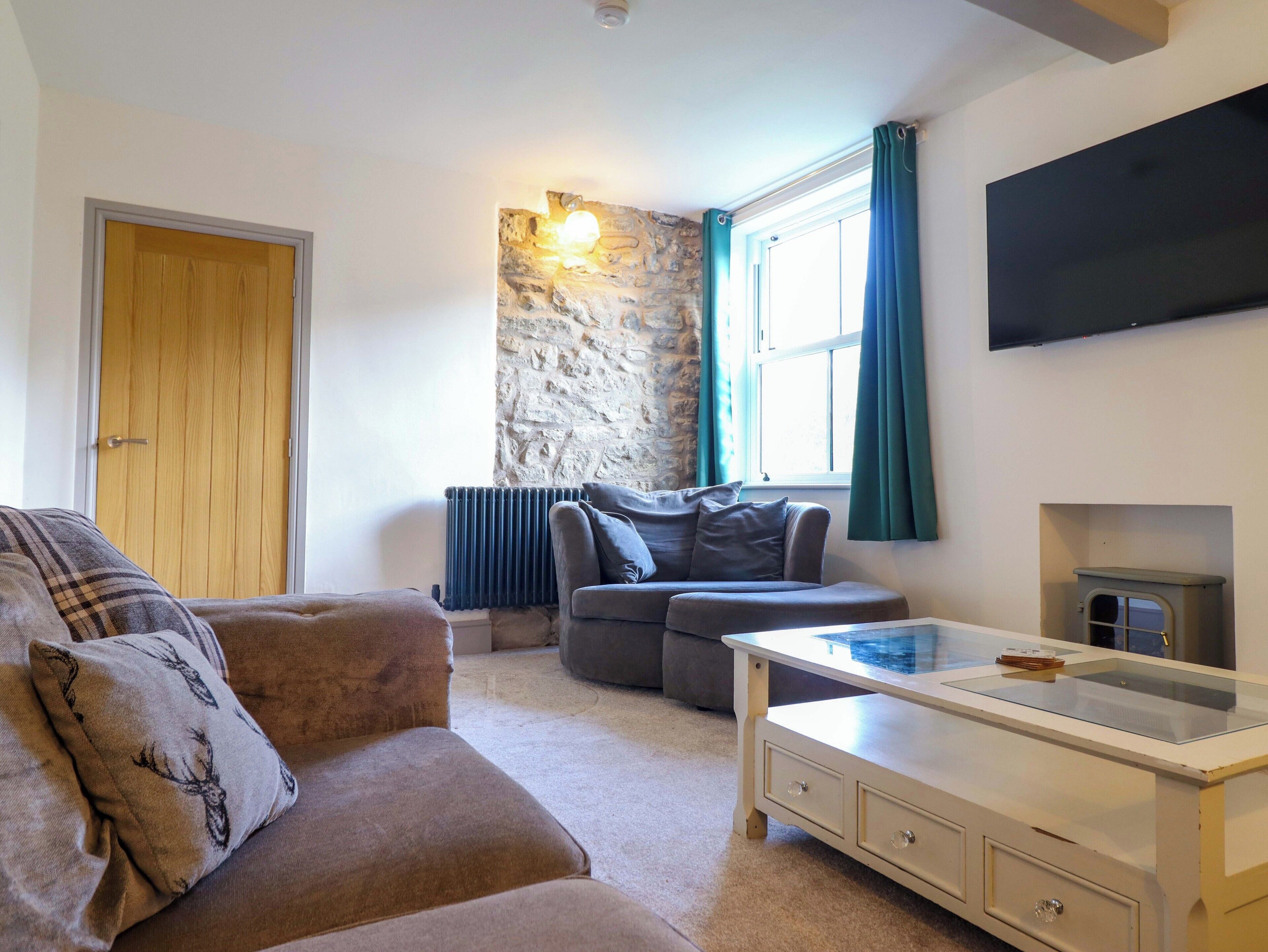 Preesgweene Farmhouse, Pet Friendly, With Hot Tub In Weston Rhyn - Llangollen