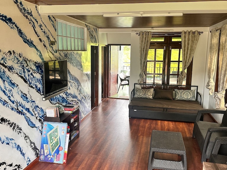 Serenity In The Lake House Among The Abode Of Clouds! All Are Welcome! - Shillong