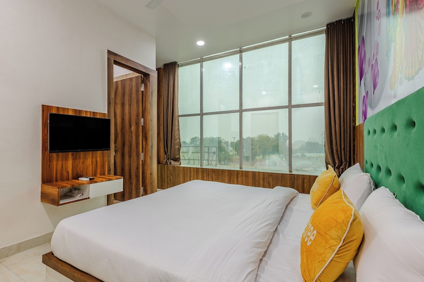 Brij Royal Heritage Vrindavan Luxury Ac Hotel Near Iskcon Temple Vrindavan - Vrindavan