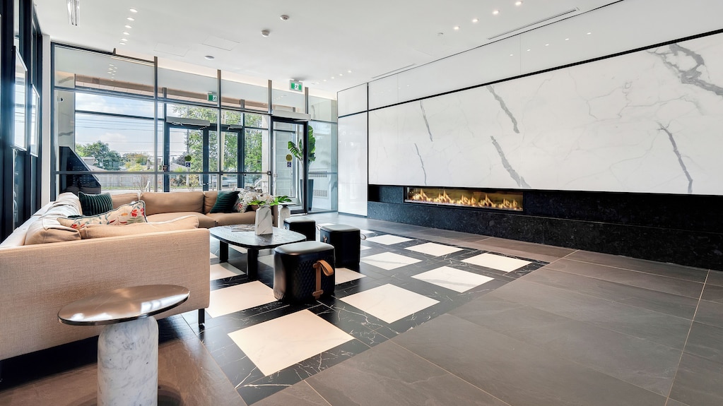 Elegant & Stylish, Beautiful City Views, Private Balcony, Relax & Unwind - Ajax