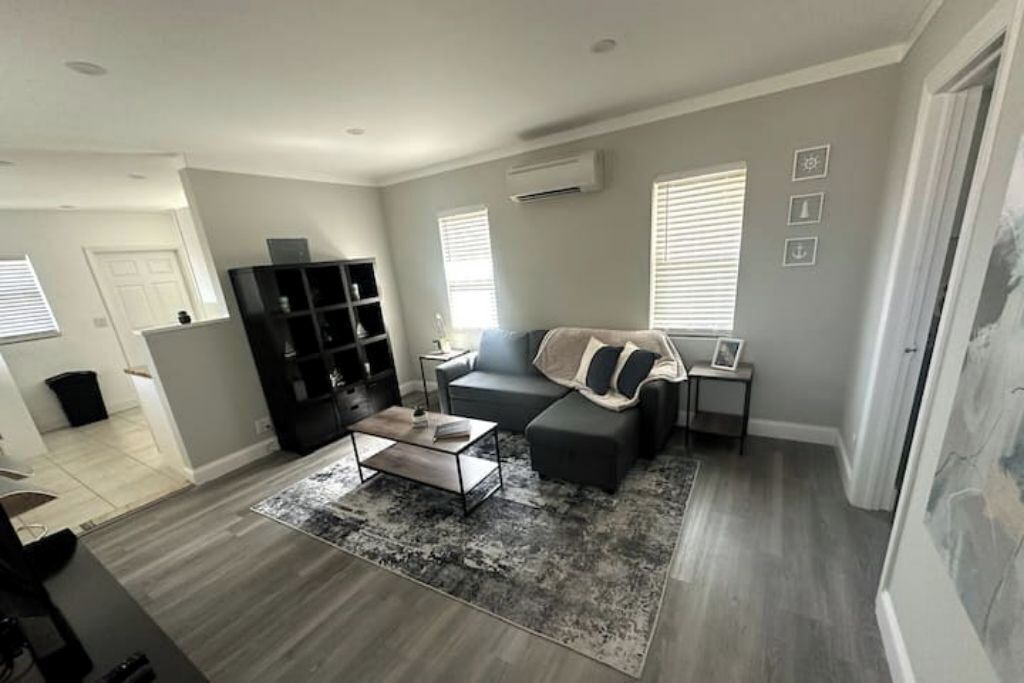 7 People, 3-bedroom, 5 Min From Famous Delray Beaches. Each Room Separate Diakin - Delray Beach, FL