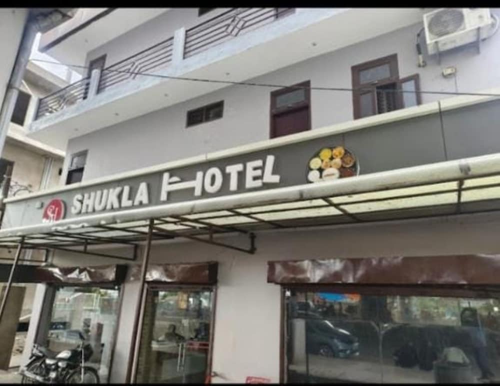 Shukla Hotel - 칸푸르