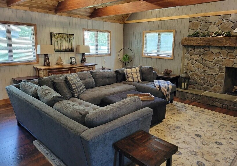 Incredible Lakefront Property With Year-round Hot Tub - Sleeps 20 - Treasure Lake, PA