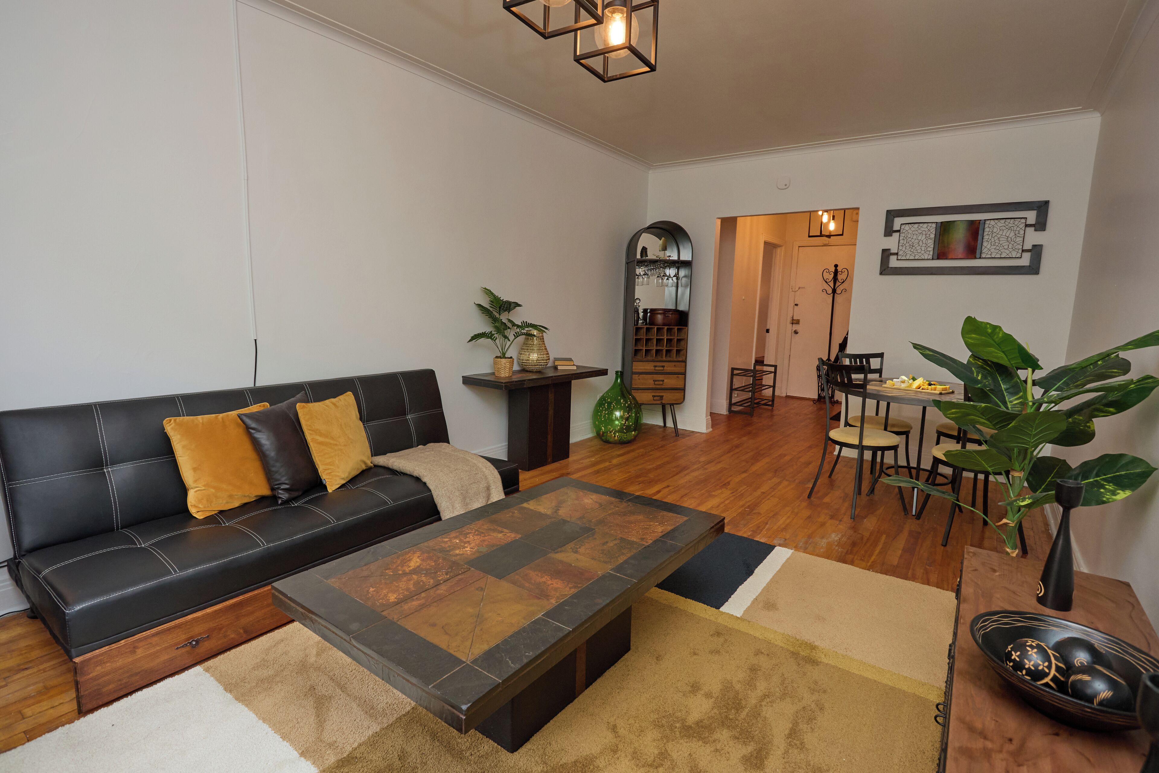 Elegant, Discreet And Spacious Apartment / Fast Internet Very Close To The Center - Laval, Canada