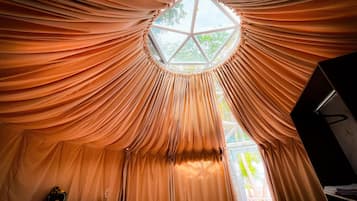 Quarto Comfort, vista para a piscina | Ferro/tábua de engomar, Wi-fi grátis