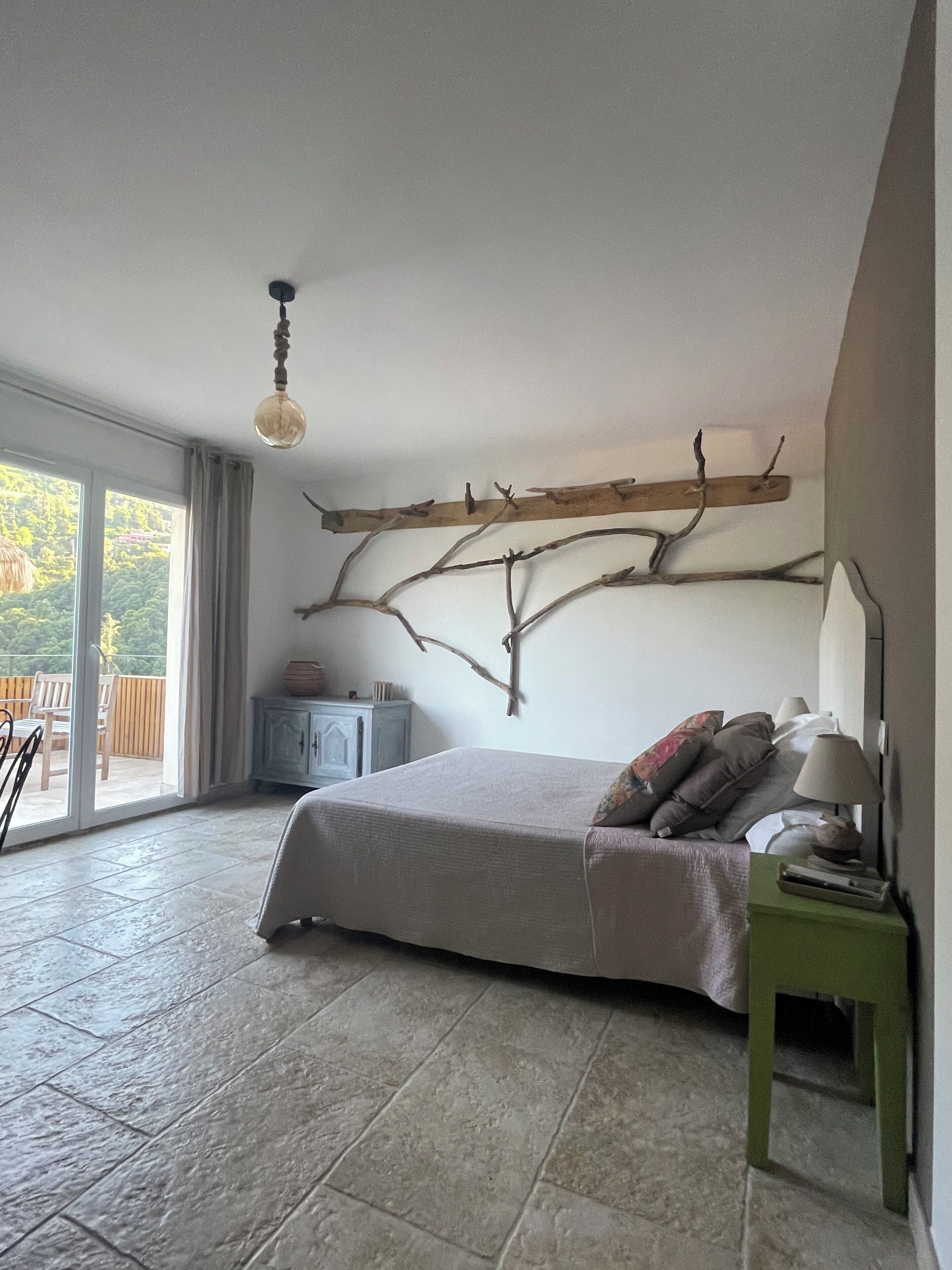 Quarto Quádruplo, vista para a montanha | Com decoração personalizada, com mobília individualizada, secretária 