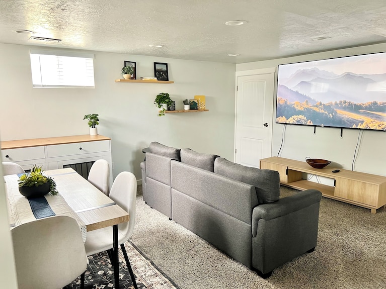 Clean Modern Apartment-75 Smart Tv & Xbox - Goshen, UT