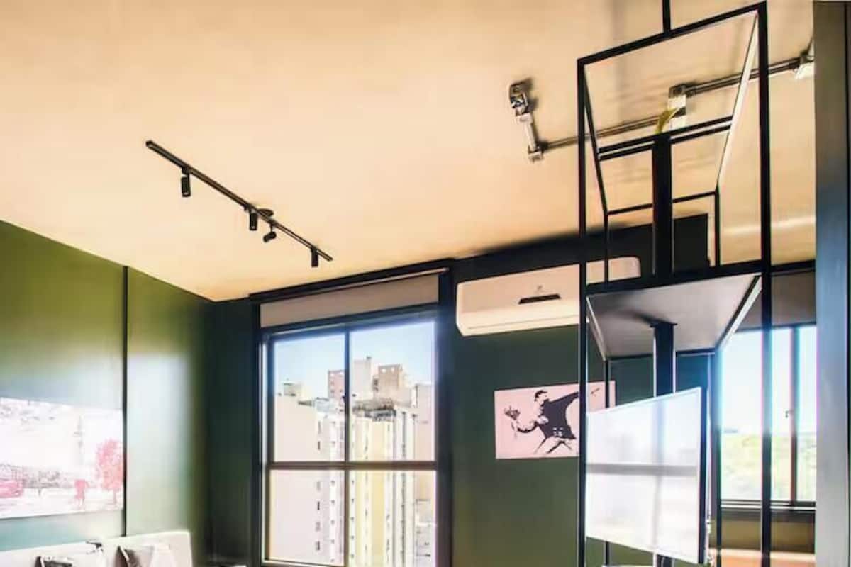 Apartamento Deluxe, banheira de hidromassagem, Vista para a cidade | Wi-fi grátis, roupa de cama fornecida, acesso para cadeira de rodas