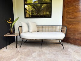 Condo superluxo, vista para o oceano | Terraço/pátio