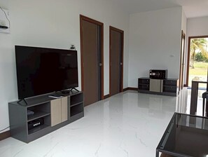 Vila família, 2 quartos, varanda, vista para o mar