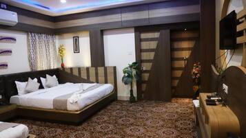 Quarto casal premium, vista para a cidade | Wi-Fi de cortesia, roupa de cama