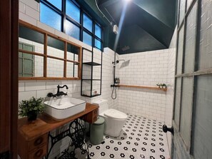 Casa Gallery, varanda, Vista para a cidade | Casa de banho | Chinelos 