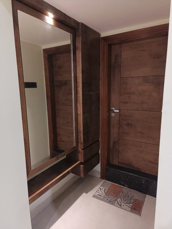 Quarto Económico, Vista para a cidade | Wi-fi grátis, roupa de cama fornecida