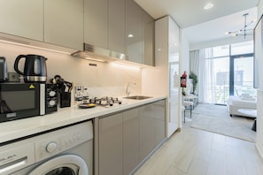 Estúdio Deluxe, varanda, Vista para a cidade | Cozinha privada | Uma máquina de café expresso, uma chaleira elétrica