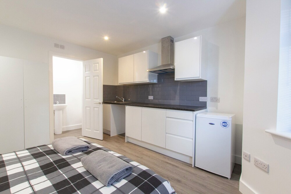 Bridge Road - Room 2b - Southampton, UK