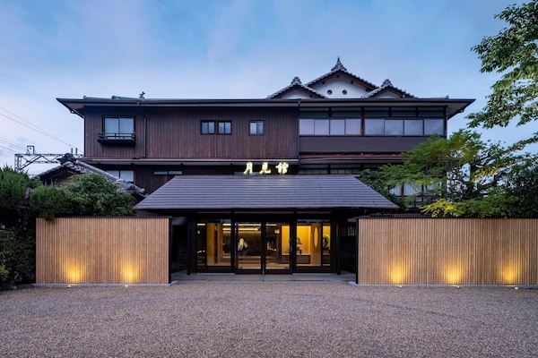 Momoyama Onsen Tsukimikan - Uji