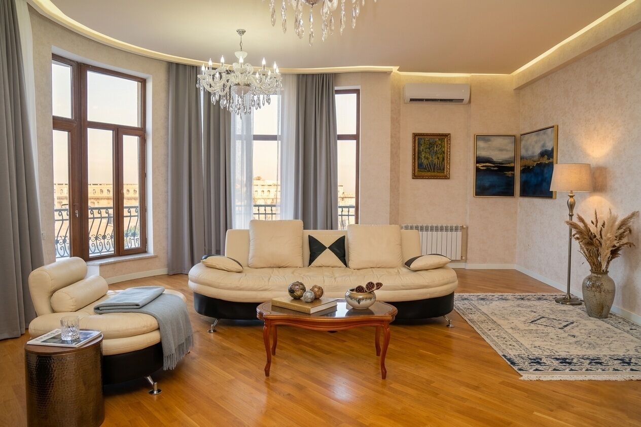 Apartamento Panorâmico | Roupa de alta qualidade, edredões de penas, camas de colchão pillowtop 