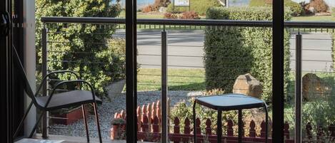 Berços grátis, Wi-Fi de cortesia, roupa de cama