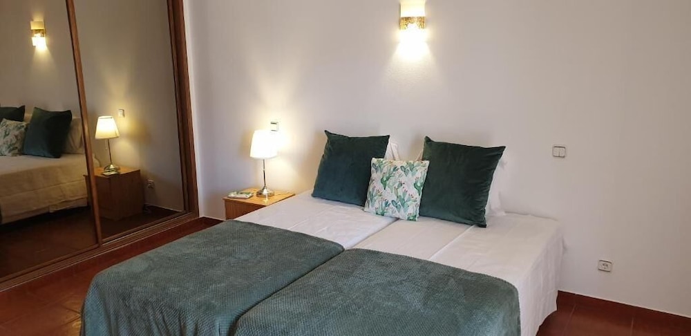 Dona Ana Guesthouse - Faro District