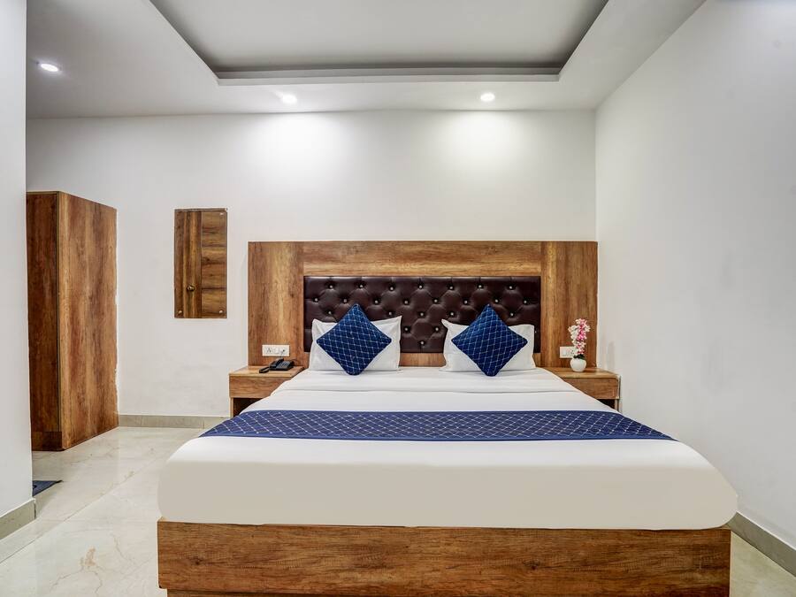 Roupas de cama premium, escrivaninha, Wi-Fi de cortesia, roupa de cama