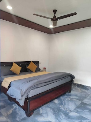 Quarto Duplo | Camas desdobráveis, roupa de cama fornecida