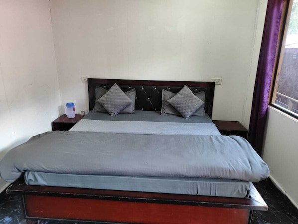 Quarto Duplo | Camas desdobráveis, roupa de cama fornecida