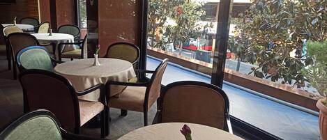 Pequeno-almoço tipo buffet diário incluído