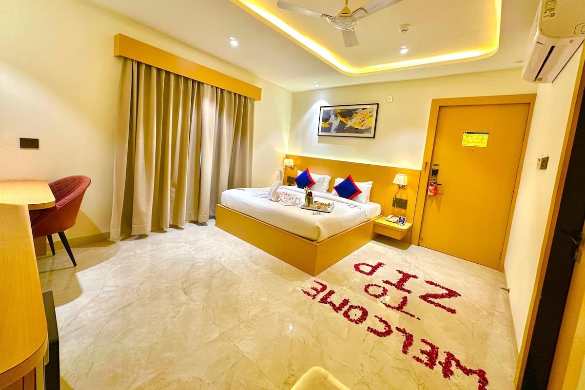 Premium Room | Roupa de alta qualidade, cofre no quarto, secretária