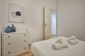 Apartamento, 4 quartos, varanda | Ferro/tábua de engomar