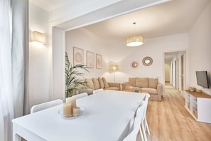 Apartamento, 4 quartos, varanda | Sala de estar