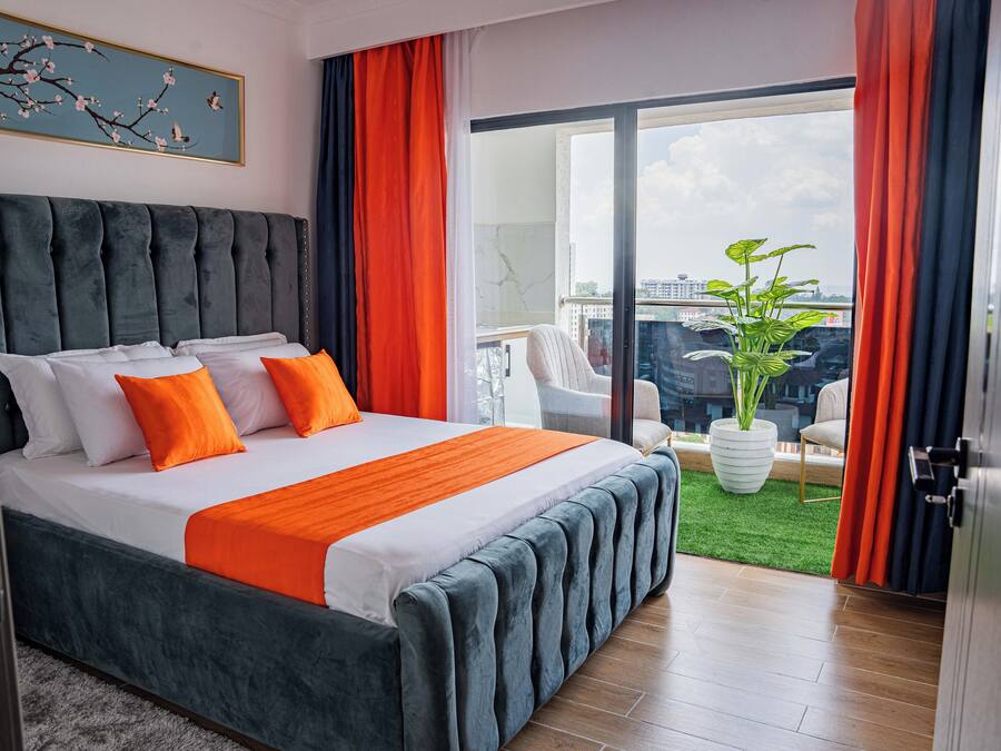 Apartamento Superior, 1 quarto, varanda, Vista para a cidade | Cofre com capacidade para portátil, secretária