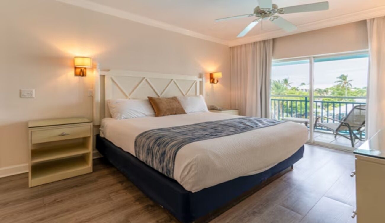 2br Poolside Suite | Outdoor Swimming Pools | Close To The Beach | Free Parking - Sanibel Island, FL