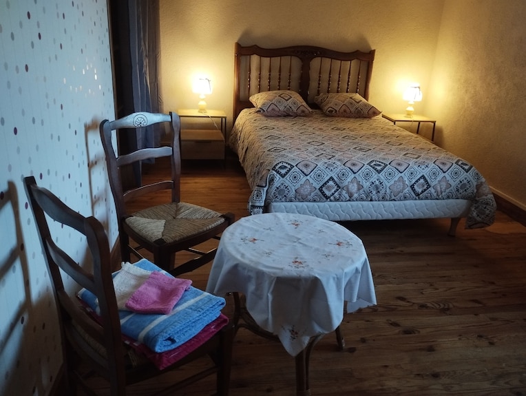 Gîte Des Hortensias\n\ngîte à La Ferme 5 Chambres, 10 Lits, 12 Personnes - Roanne