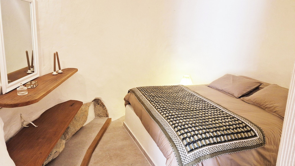 Sublime atypical apartment with terrace in the heart of ERBALUNGA ...