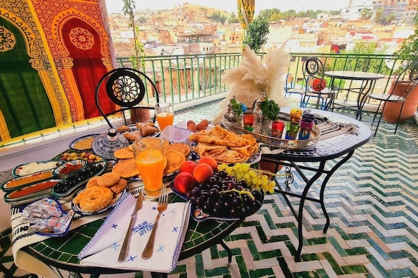 Pequeno-almoço continental diário incluído