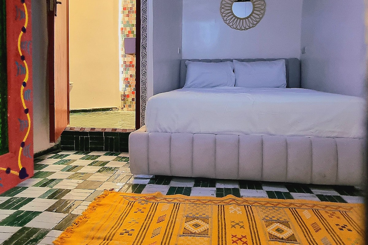 Quarto casal superluxo, vista para o pátio | Espaço de trabalho para notebook, Wi-Fi de cortesia