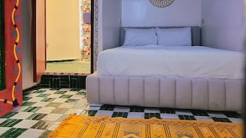 Quarto casal superluxo, vista para o pátio | Espaço de trabalho para notebook, Wi-Fi de cortesia