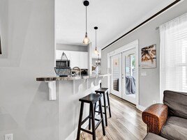 Casa, várias camas (Sea the Blessings) | Sala de estar